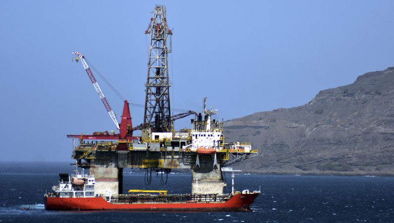 » ENACOL abastece a plataforma petrolífera